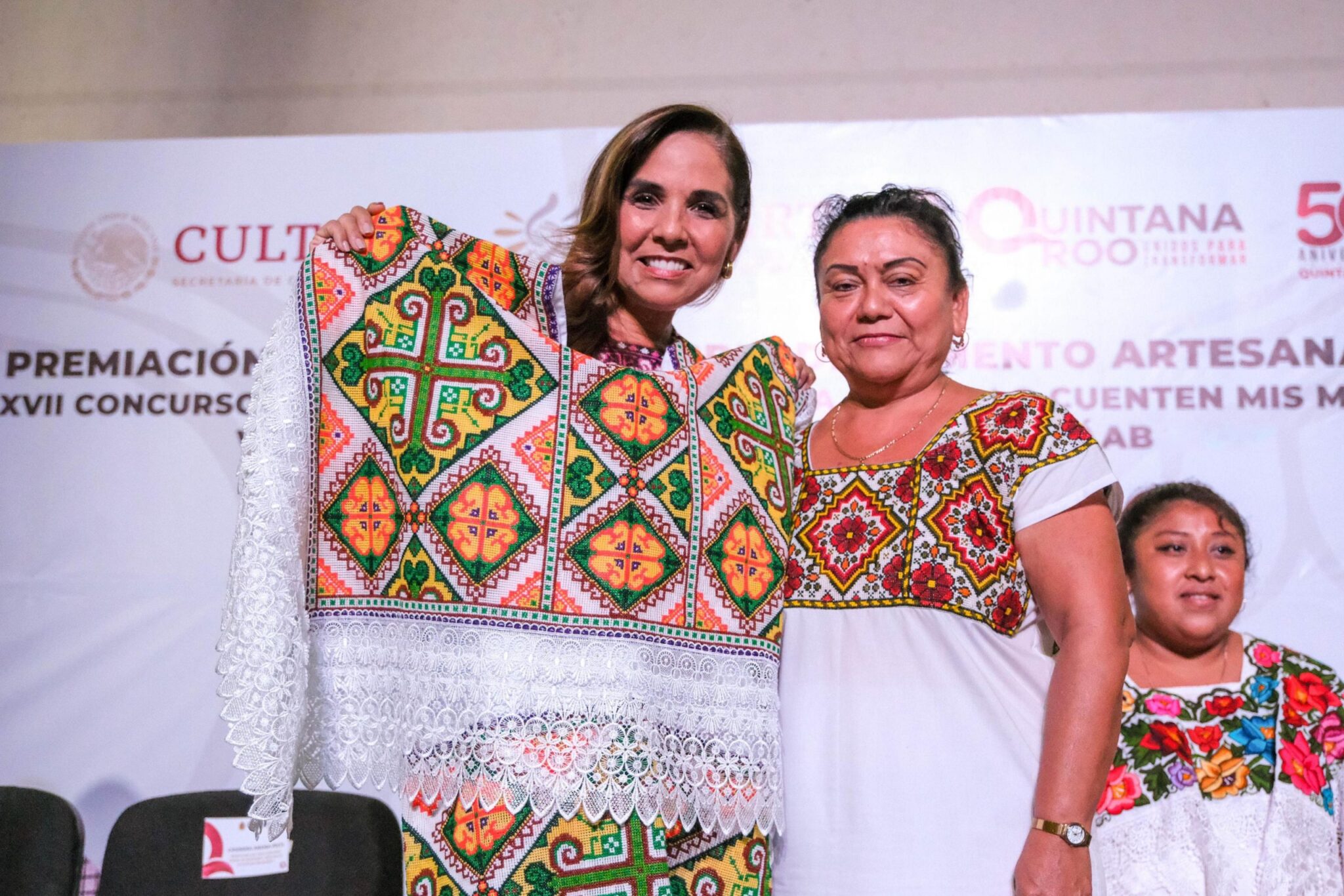 Concursos Chuuy K’ Kaab y Deja que te lo cuenten mis manos - LOL MAGAZINE