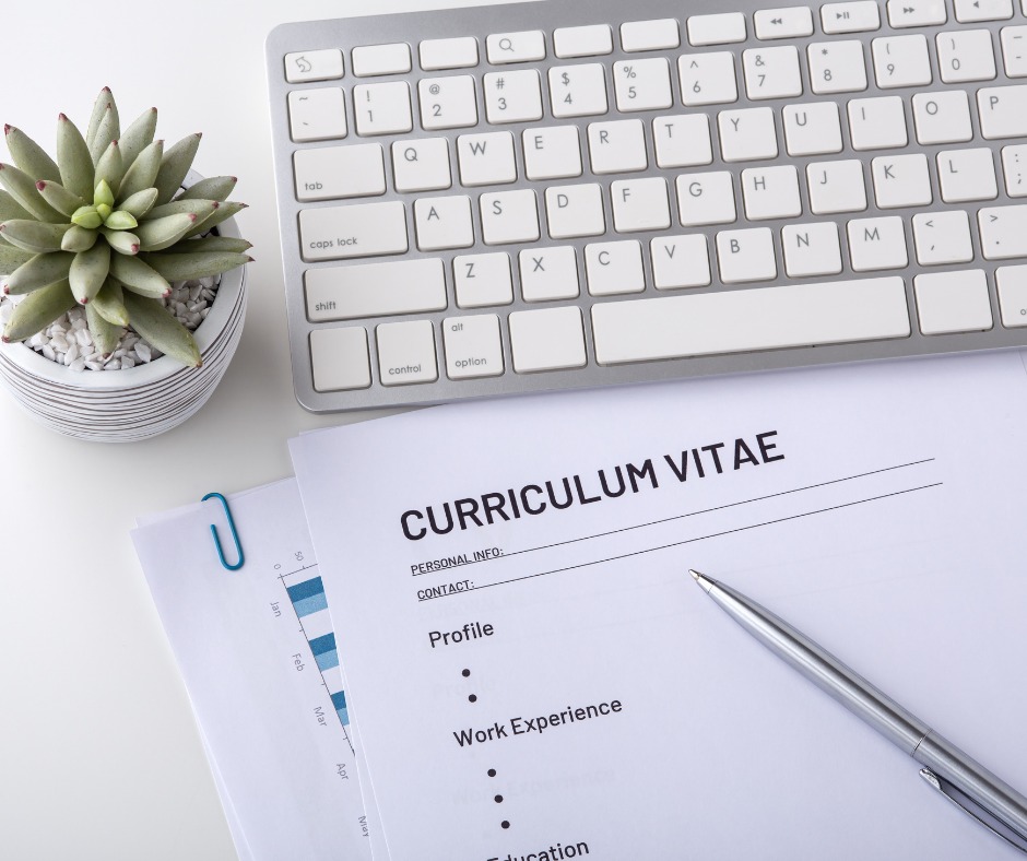 Cómo crear tu primer CV - LOL MAGAZINE